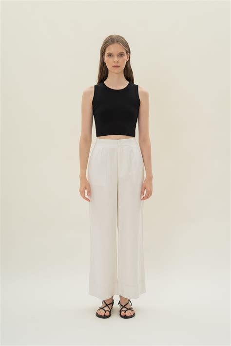 Sleeveless Knit Cropped Tank In Black