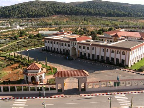 تمتاز منطقة تلمسان بهضبة لالة ستي التي يعود اسمها الى احدى النساء الصالحات الفاعلات للخير والتي