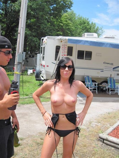 Topless Camping G48r13l