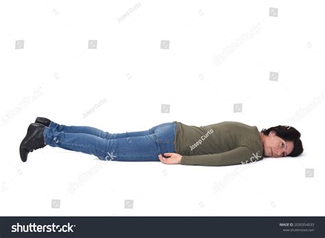 95 Woman Lying On The Floor Looking Away On White Background 图片、库存照片和矢量