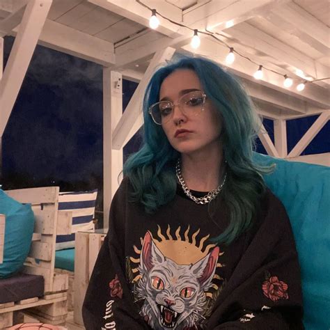 [f18] Too Nerdy For You R Amihot