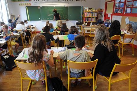 Age Sexe Salaire Portrait Robot Des Enseignants En France