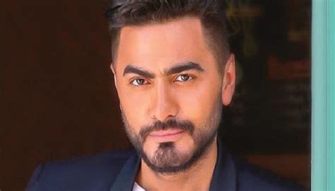 بالفيديو مطرب شاب يزيح تامر حسني من تريند يوتيوب