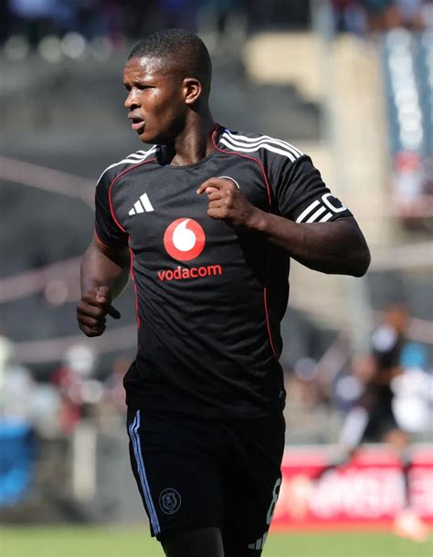 Mbekezeli Mbokazi Exit Puts Orlando Pirates Title Ambitions Under Threat