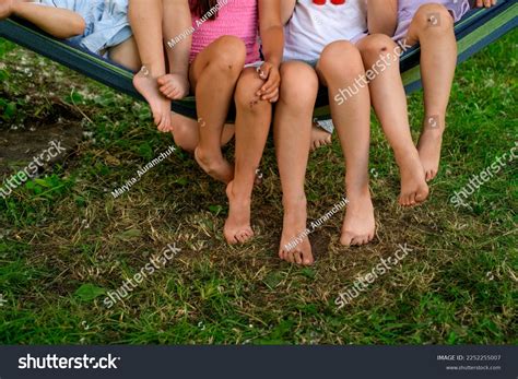 Enfant Nu En Famille Naturisme 4 642 Images Photos Et Images