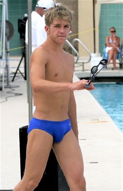 This Swimmers Arm Gesture Indicates That Hes Too Tumbex