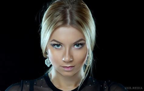 Поліна Логунова показала ідеальний живіт через 12 днів після пологів