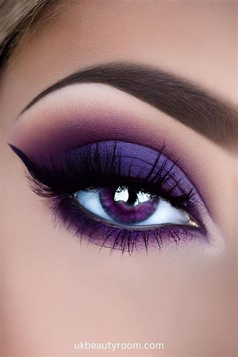 30 Best Smokey Eye Makeup Looks For Blue Eyes Eye Makeup Purple Eye