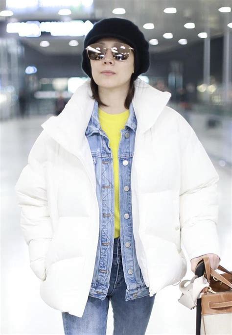 海清這才是過冬的樣子，牛仔外套外面還穿件羽絨服，卻意外好看 每日頭條