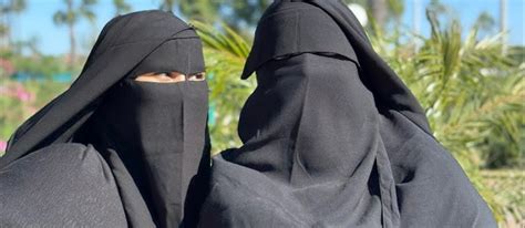 حكم صلاة المرأة بالنقاب اعرفي رأي المفتي وان مصر