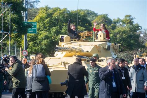 Histórico Festejo Del Día De La Independencia Con Un Gran Desfile
