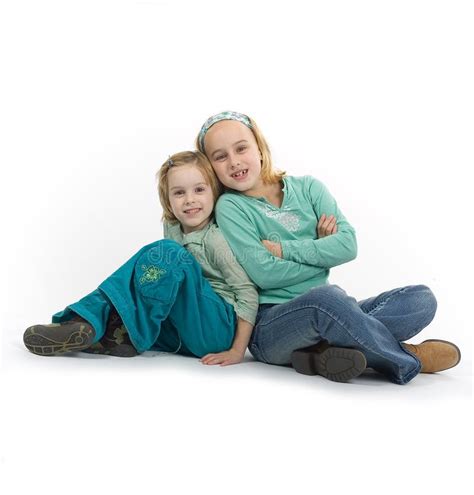 2 Schwestern Stockfoto Bild Von Hell Knabe Glücklich 1875968