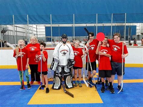 Hockey Inclusif Les élèves De Lécole Secondaire Paul Le Jeune Se