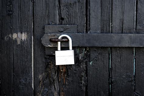 How To Choose The Right Door Lock For Home And Office Uk Guide