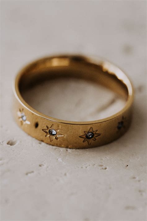 18k Gold Plated Debossed Star Gem Aster Ring Stores