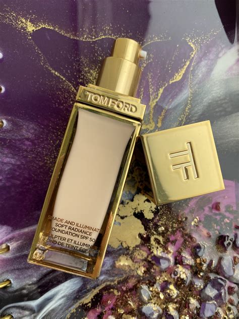 Тональный крем Tom Ford Shade and Illuminate Soft Radiance Foundation ...