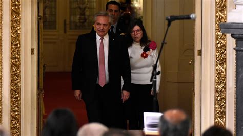 El Video De Lali Espósito Y La Cantante Lola Índigo Muy Cerca En Una