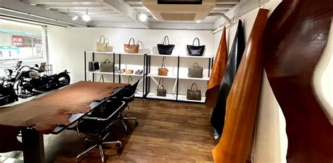 カッシーナ Cassina Lc1 スリングチェア コルビジェチェアリペア前編座面補修、縫製 コモドス・ソファリペア