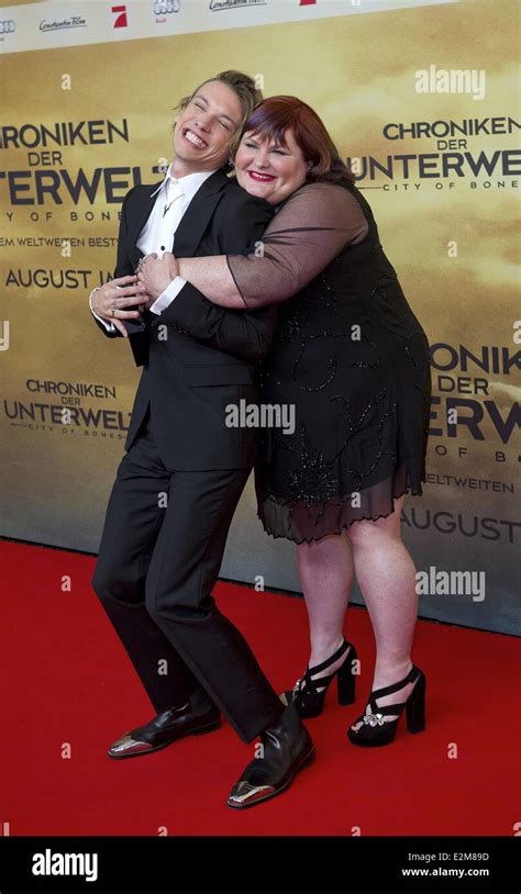 Cassandra Clare And Jamie Campbell Bower At Chroniken Der Unterwelten City Of Bones Premiere