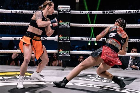 Badass Onlyfans Model Breekt Been In Bareknuckle Wedstrijd Zet Hem