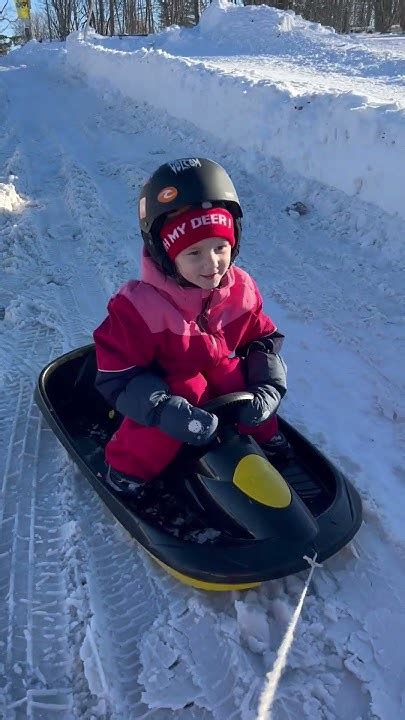 Посмішка на фото Youtube