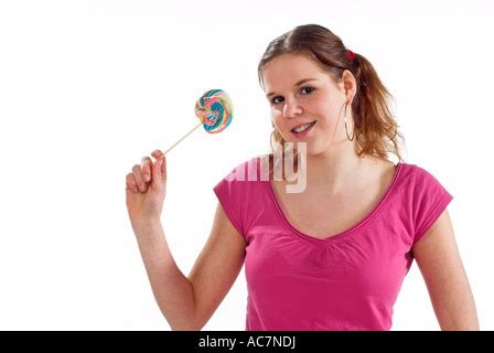 Junges Maedchen mit Lutscher young girl sucking a lolly Portrait Stock Photo - Alamy
