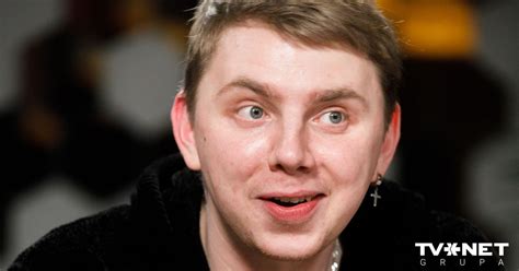 Vardarbībā Apsūdzētais Kristaps Strūbergs Pamet Grupu Singapūras Satīns