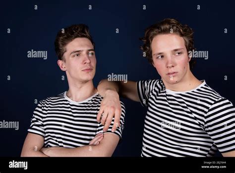 Junge Schwule Gays Fotos Und Bildmaterial In Hoher Auflösung Alamy