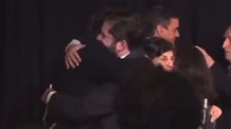 Entre Abrazo Y Sonrisas Así Fue El Encuentro Entre El Presidente Boric Y Pedro Pascal