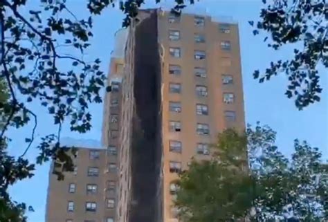 Explosión Y Nube De Polvo En Nueva York Colapsa Sección De Un Edificio