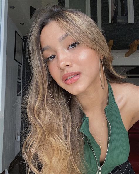 Get Your Shawtout From Daniela Stranner