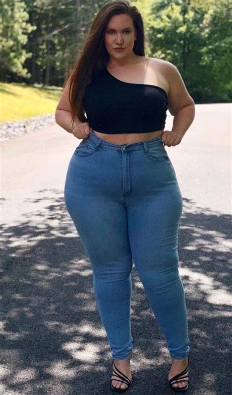 Pin By Snake Wolfen On Curvy Ladies Models Curvy Women Jeans Curvy