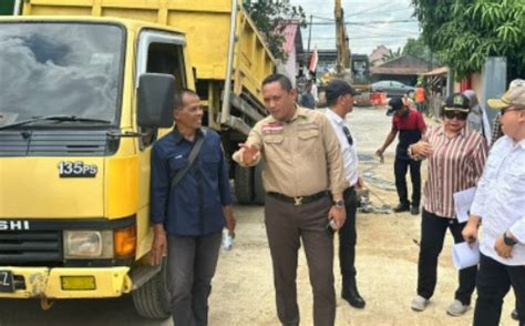 Seno Aji Tinjau Proyek Drainase Senilai Rp 6 Miliar Di Loa Ipuh Kukar