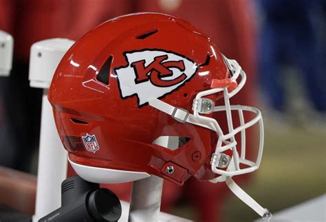 Chiefs Elevating Dt Matt Dickerson And Qb Chris Oladokun