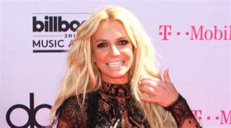 Britney Spears Dances Through Wardrobe Mishap In Mexico
