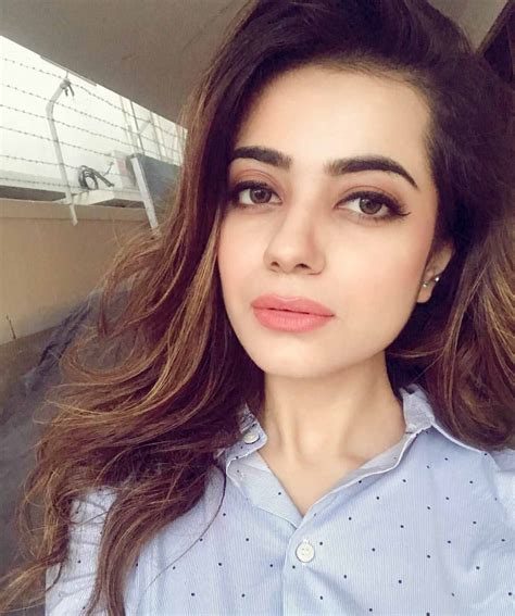 Komal Iqbal Scrolller