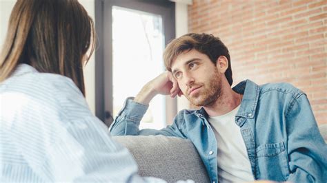 11 Subtle Body Language Clues That Are Obvious When Someone Is In