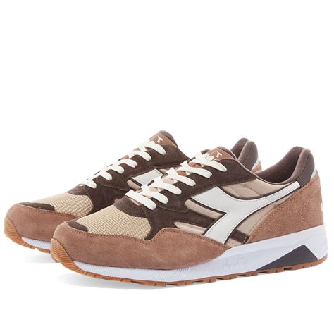 Diadora N902 Warm Sand & Java | END.