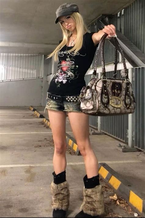 Trashy 2000s Aesthetic Artofit