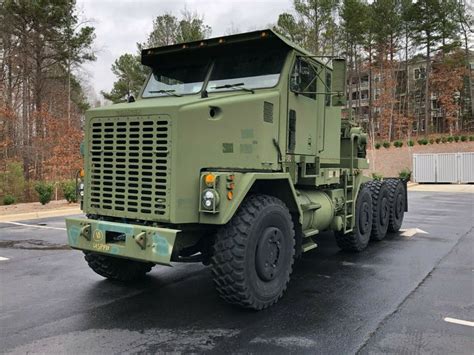 2000 Oshkosh M1070 Heavy Equipment Transport Tractor Here Runs Drives