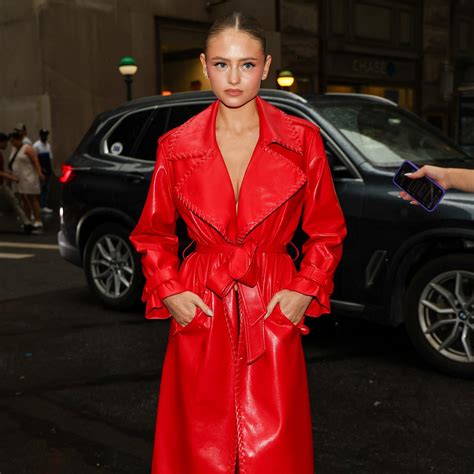 Lady In Red So Aufregend Stylt Leni Klum Die Trendfarbe Rot Auf Der New York Fashion Week