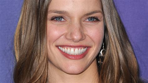 How Chicago Pds Tracy Spiridakos Influenced Hailey Uptons Character