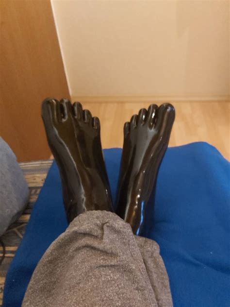 Shiny Latex Feet By Shinygaymer On Deviantart