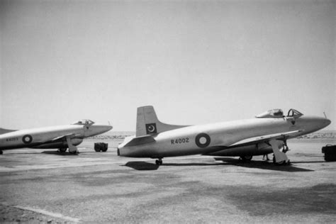 Aviation photographs of Registration: R4002 : ABPic