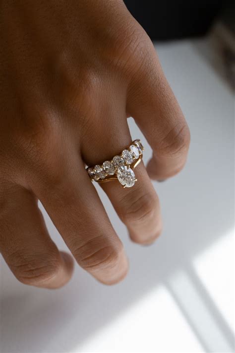 5 Tips For Wearing 2 Wedding Bands With An Engagement Ring Artofit