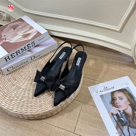 Босоножки Женский Miu Miu Стандартный низкий до 4 см Натуральная кожа размер 38 Толстая