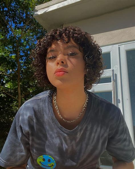 Andrea Sofia ♡ On Instagram So Hot And For What” Risitos De Oro