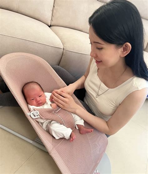 香港性感女星产后晒近况！事业线被指更突出，半年内极速结婚生女腾讯新闻