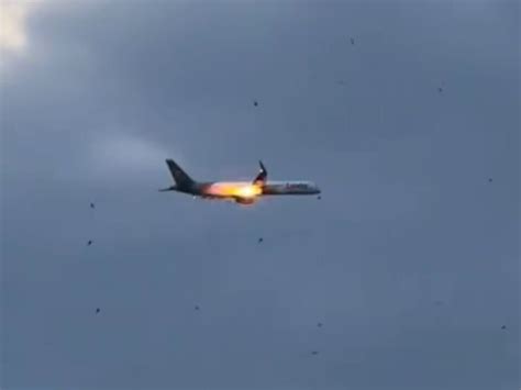 Notlandung Auf Flug Nach Deutschland Flammen Am Triebwerk Mopo