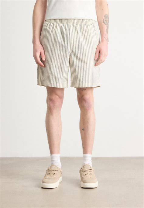 Calvin Klein Jeans Pull On Shorts Turtledovewhite Uk